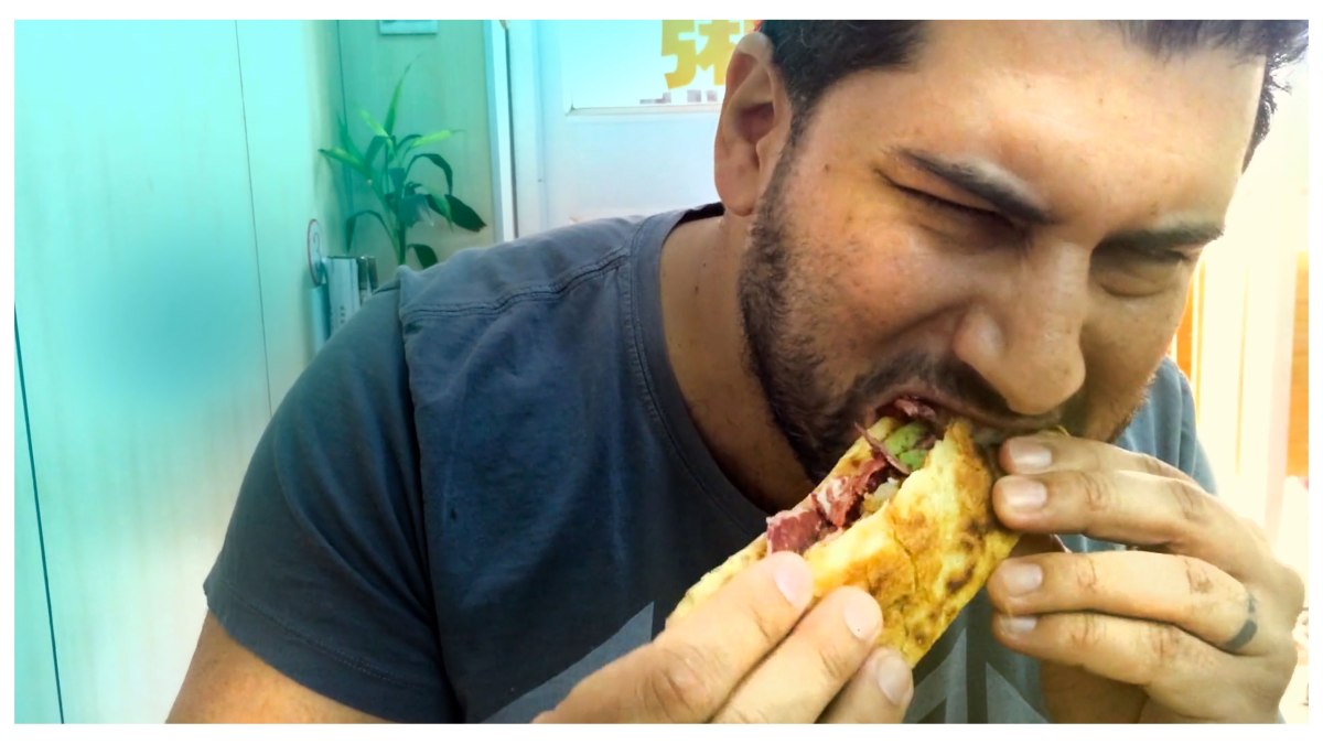 Eating a donkey meat sandwich in Beijing, China. – The TravelClast